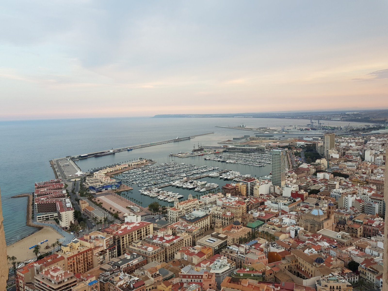 11 Pros and 4 Cons About Living in Alicante - AlicanteAbout.com